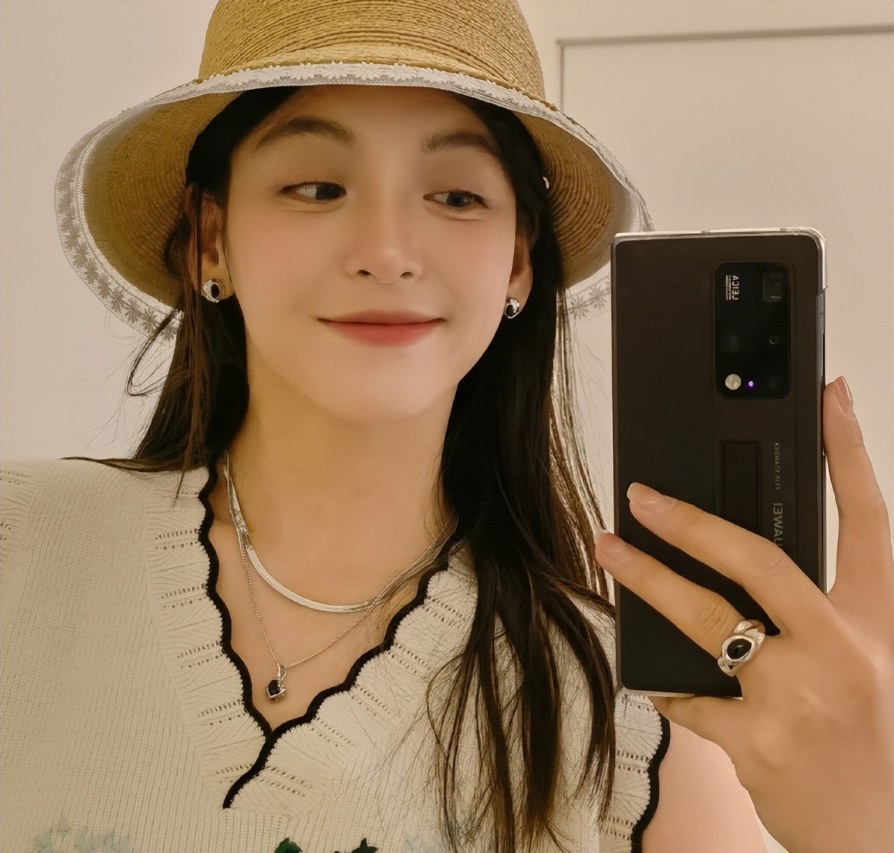 Divorced with Yang Mi for more than three years, Liu Kaiwei has a new relationship, and he walks ...