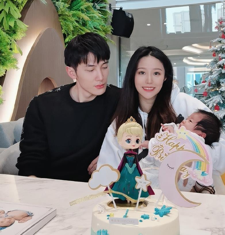 Another star "Liangliang"! The cheating female star also took drugs ...