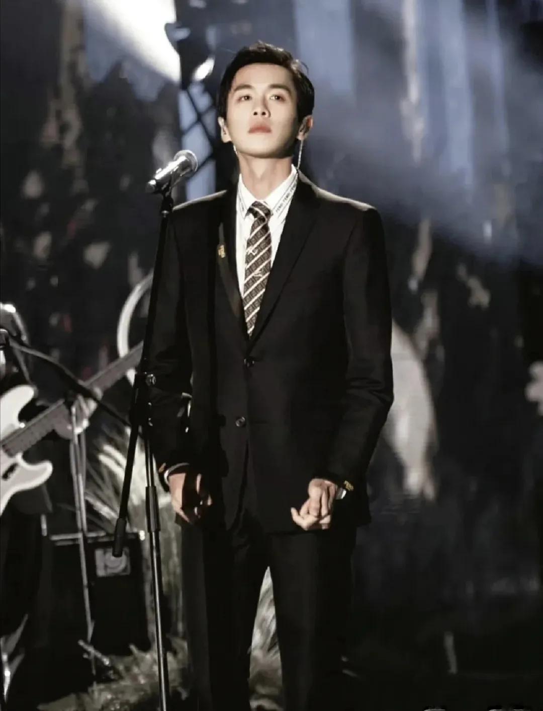 "If love lasts forever, it will shine brightly in the world" - Zhang Ruoyun - iNEWS