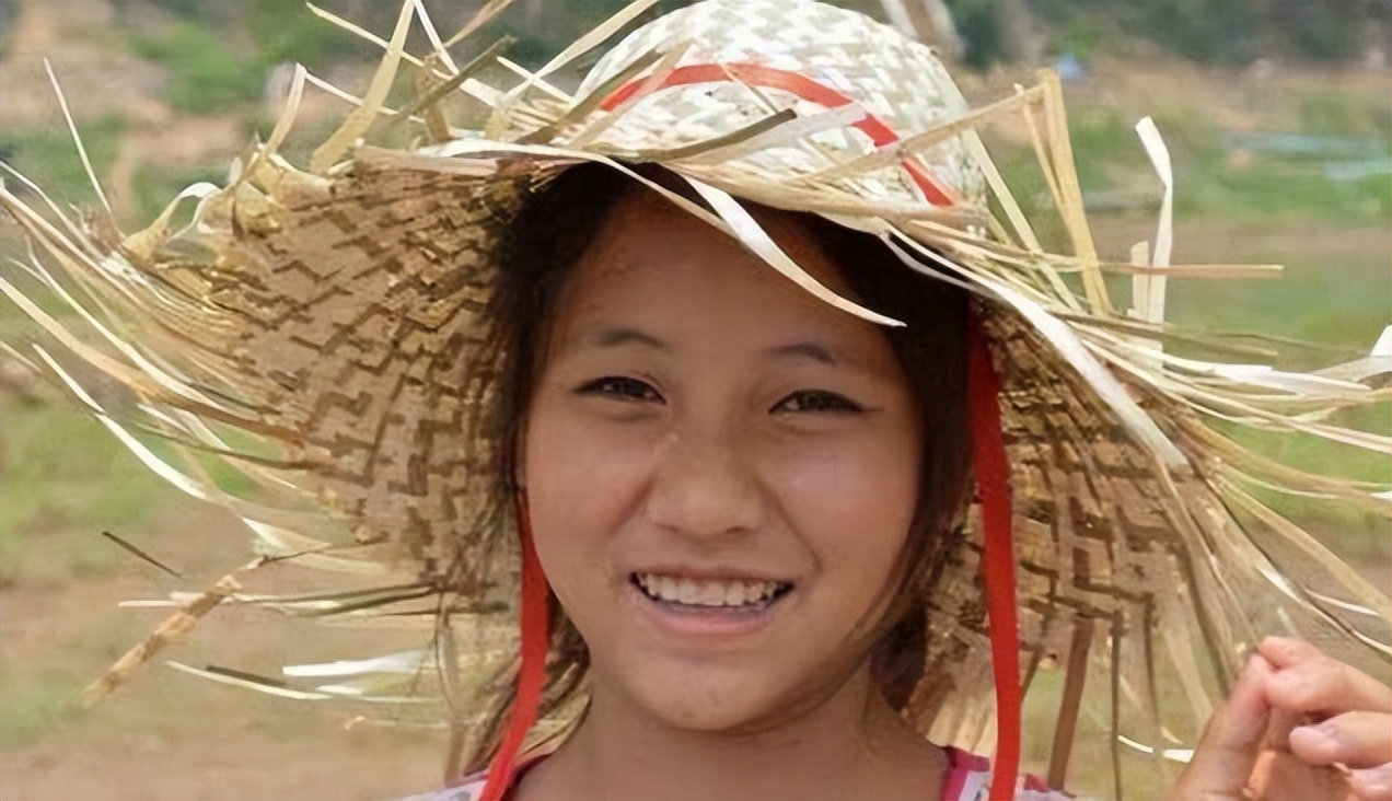 This small country is poor and backward but the girls are pure and pure. Many male tourists like ...