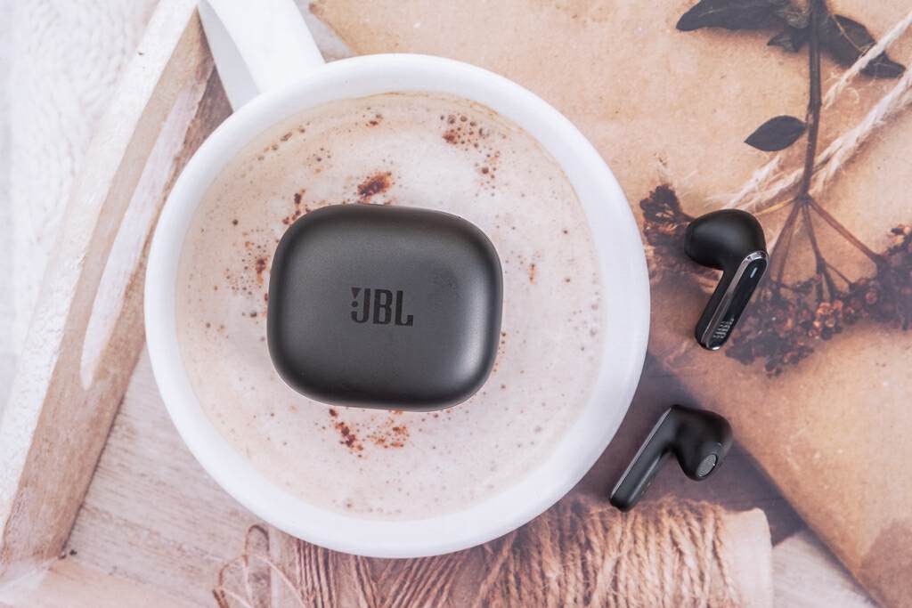 32-hour long battery life + 12mm dynamic driver unit, JBL LIVE FLEX is ...