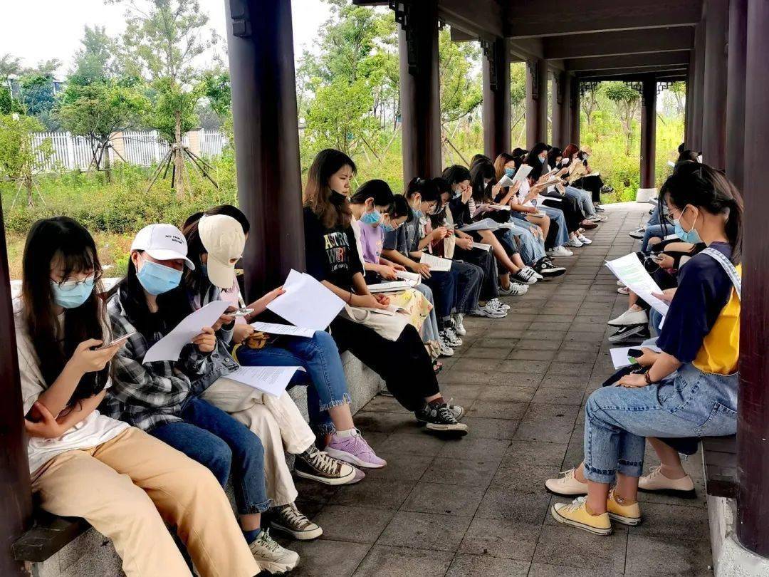 Who is the dead person in the song [Lilac Flower]? 20 years have passed ...