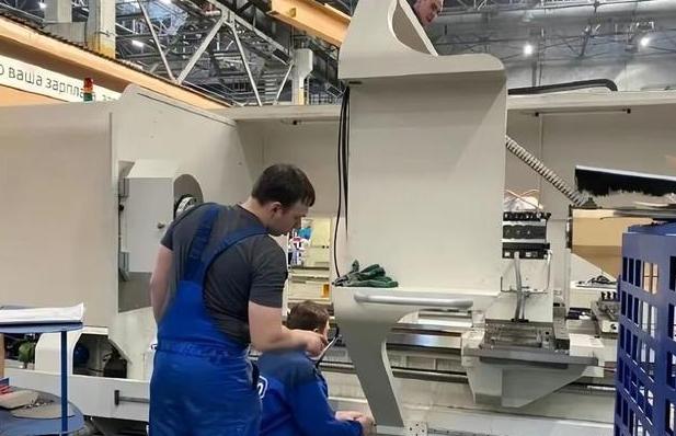 Russian factory crashes, machine tools are locked remotely - iNEWS