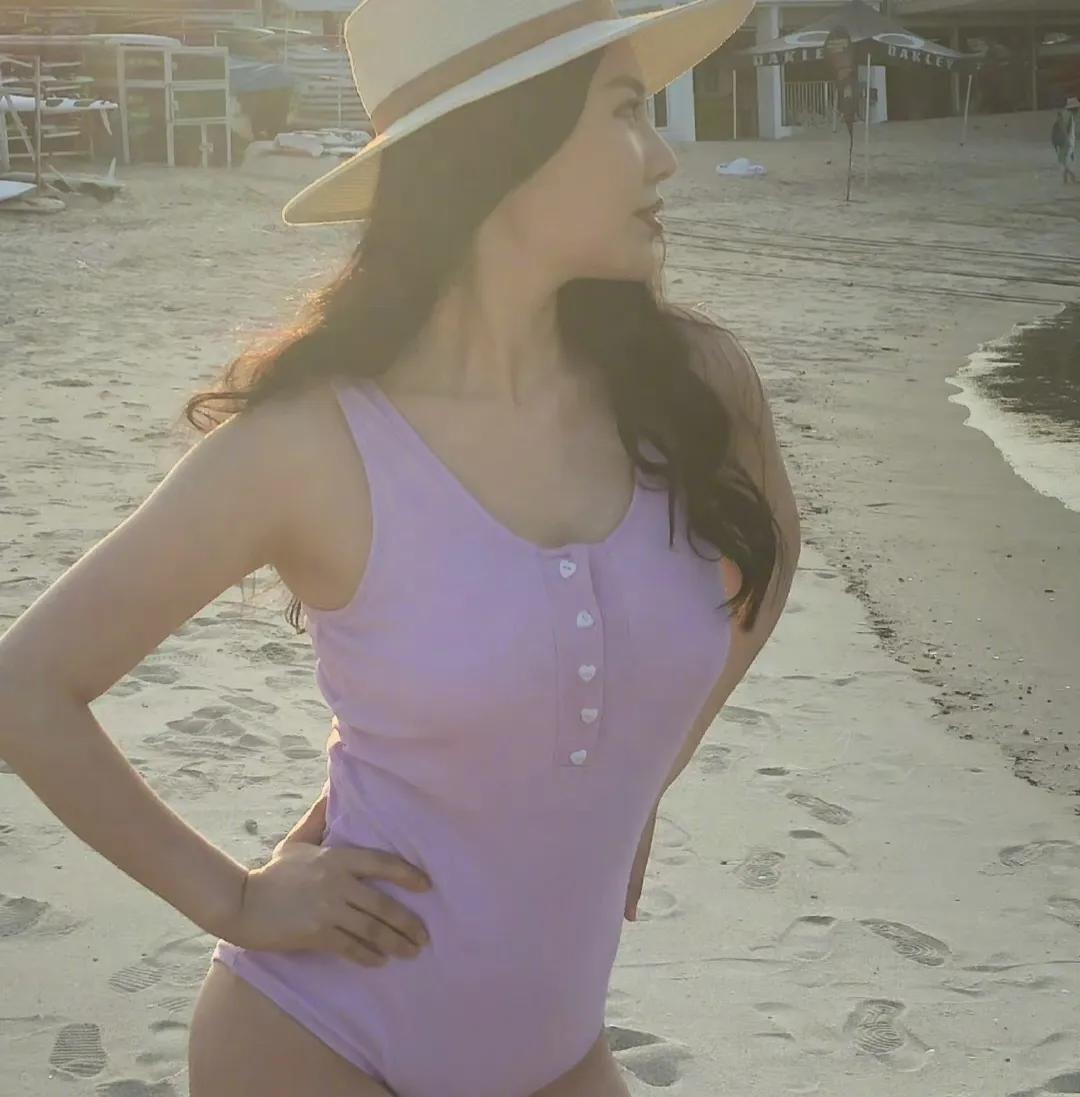 Take a look at Xu Dongdong's cute and sweet swimsuit photos - iNEWS