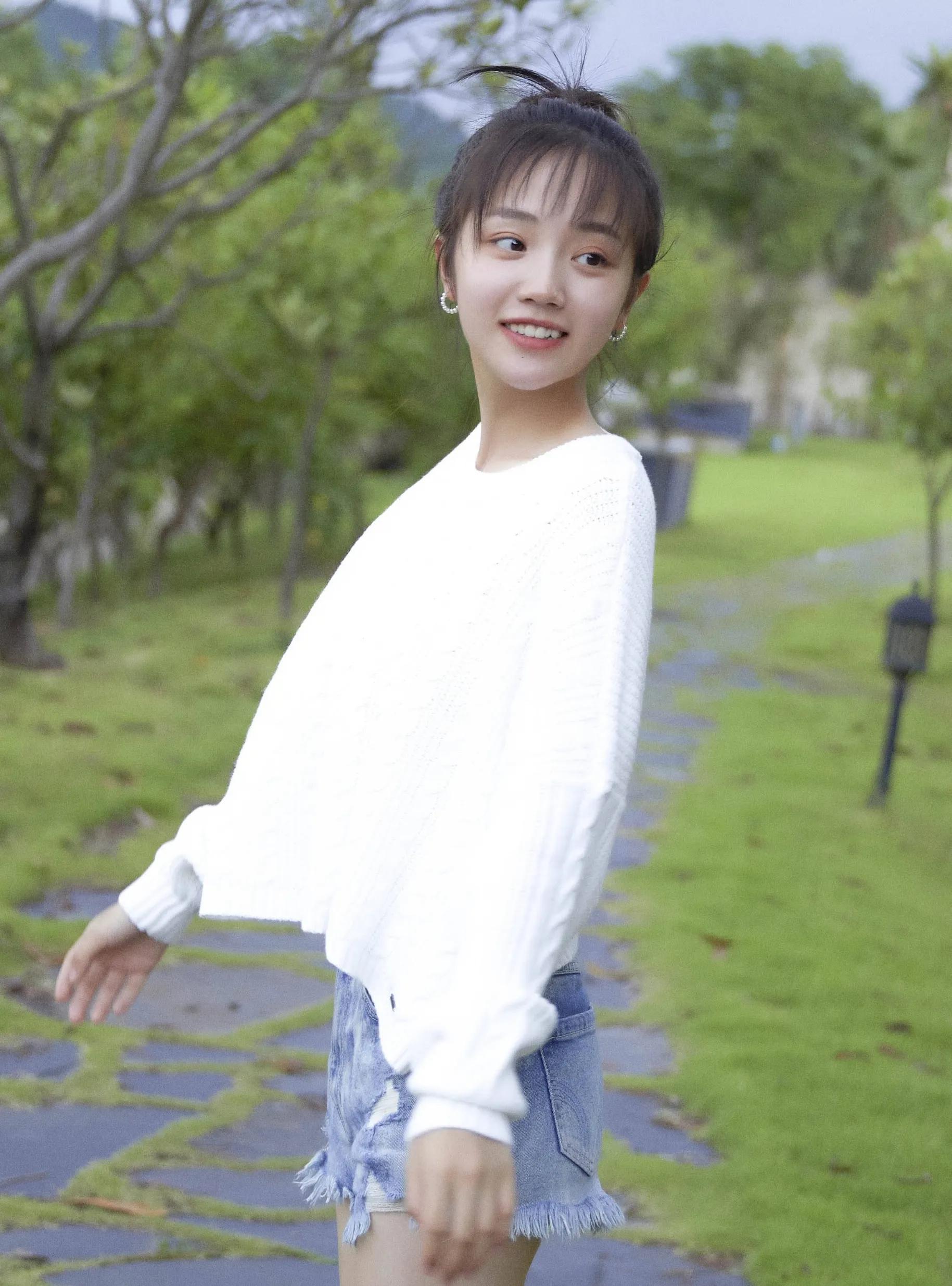 Cute actress Yang Zhiwen's beautiful pictures to share - iMedia