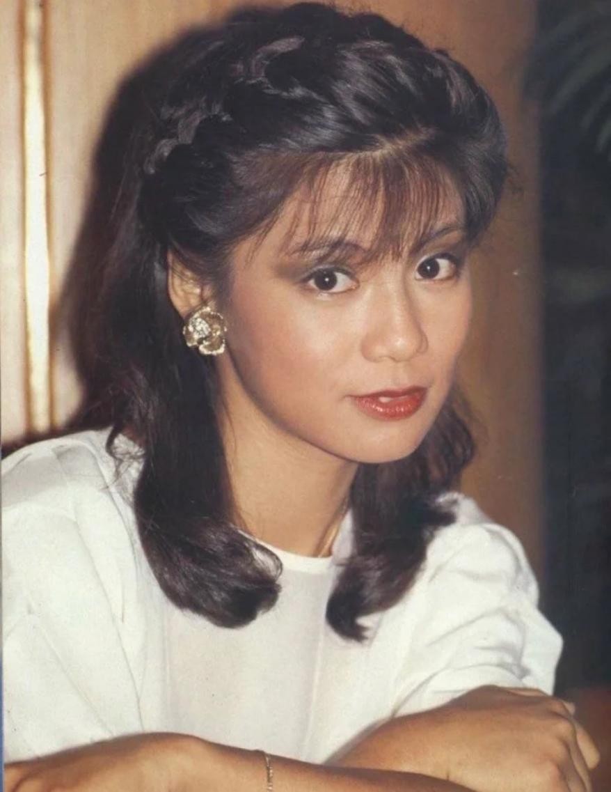 Forever "Huang Rong"!Weng Meiling's dress 40 years ago can still be ...