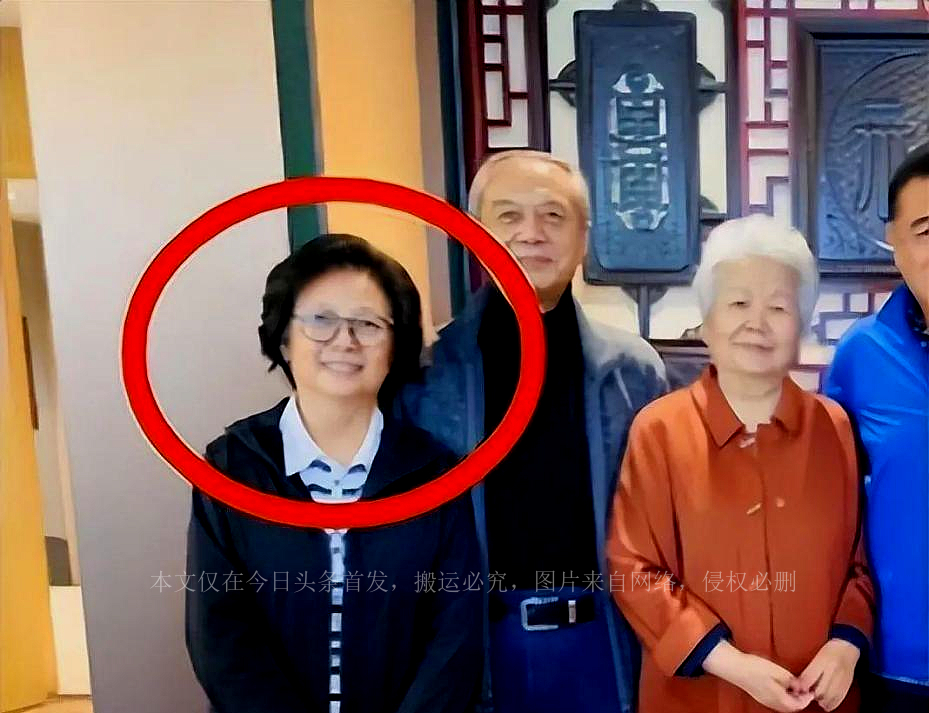 Du Xian is still charming at the age of 69, but her husband Chen ...