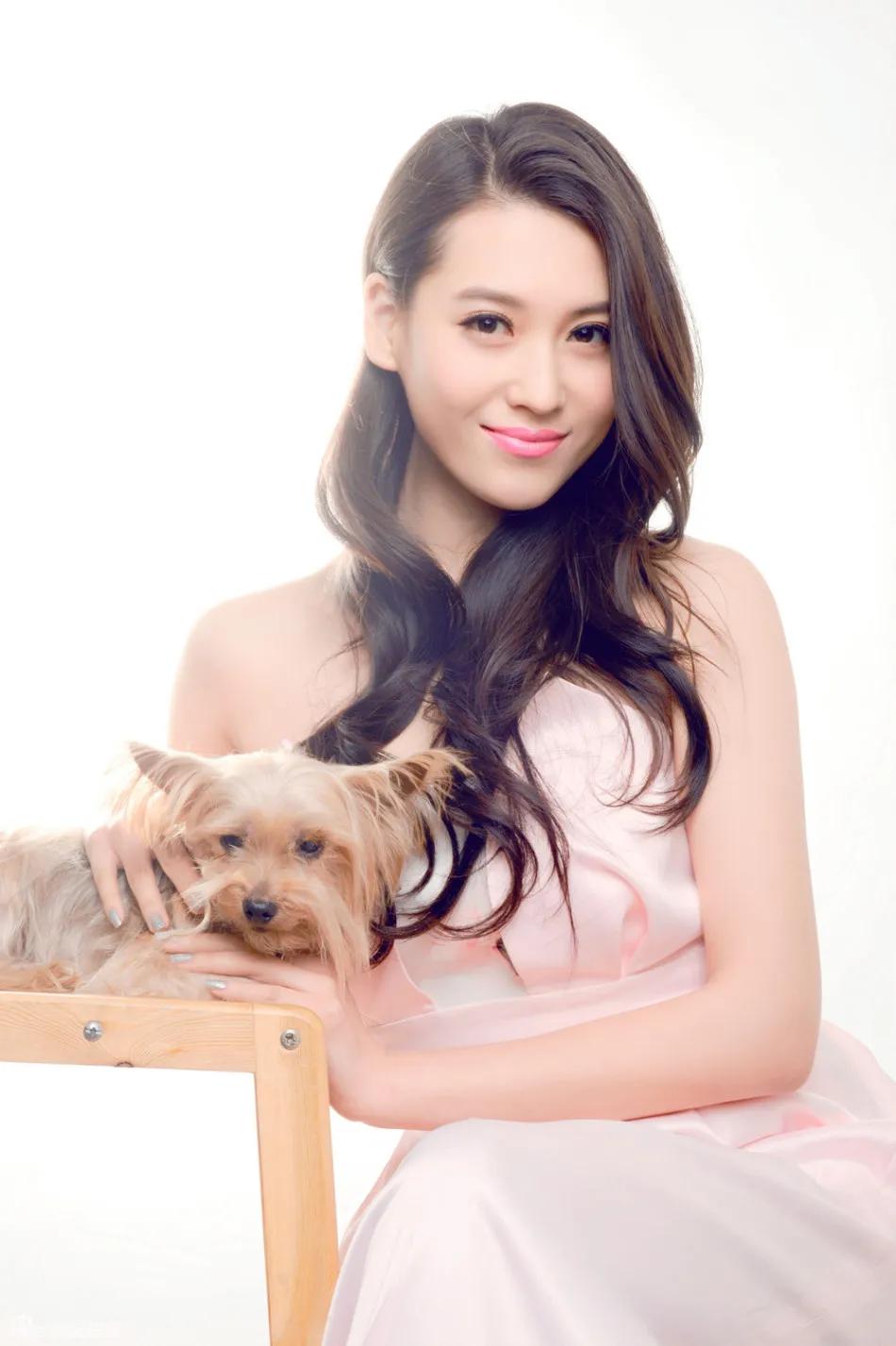 Remember Ning Danlin in "Family with Children"? After playing Xia Xue ...