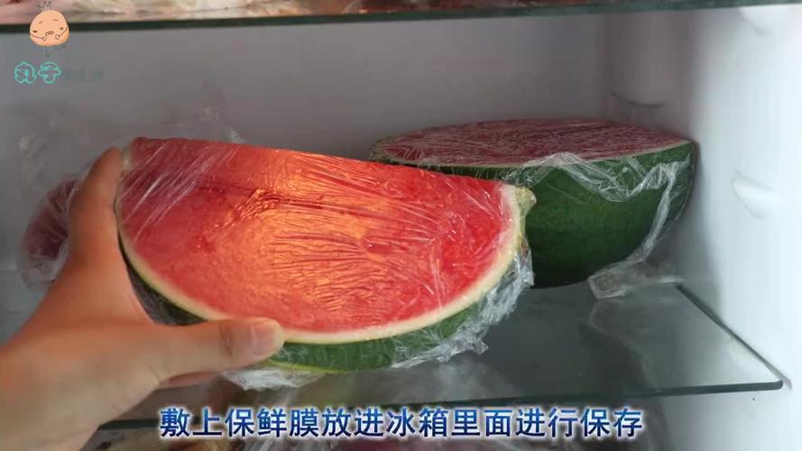 The cut watermelon cannot be stored in the refrigerator. The old melon ...