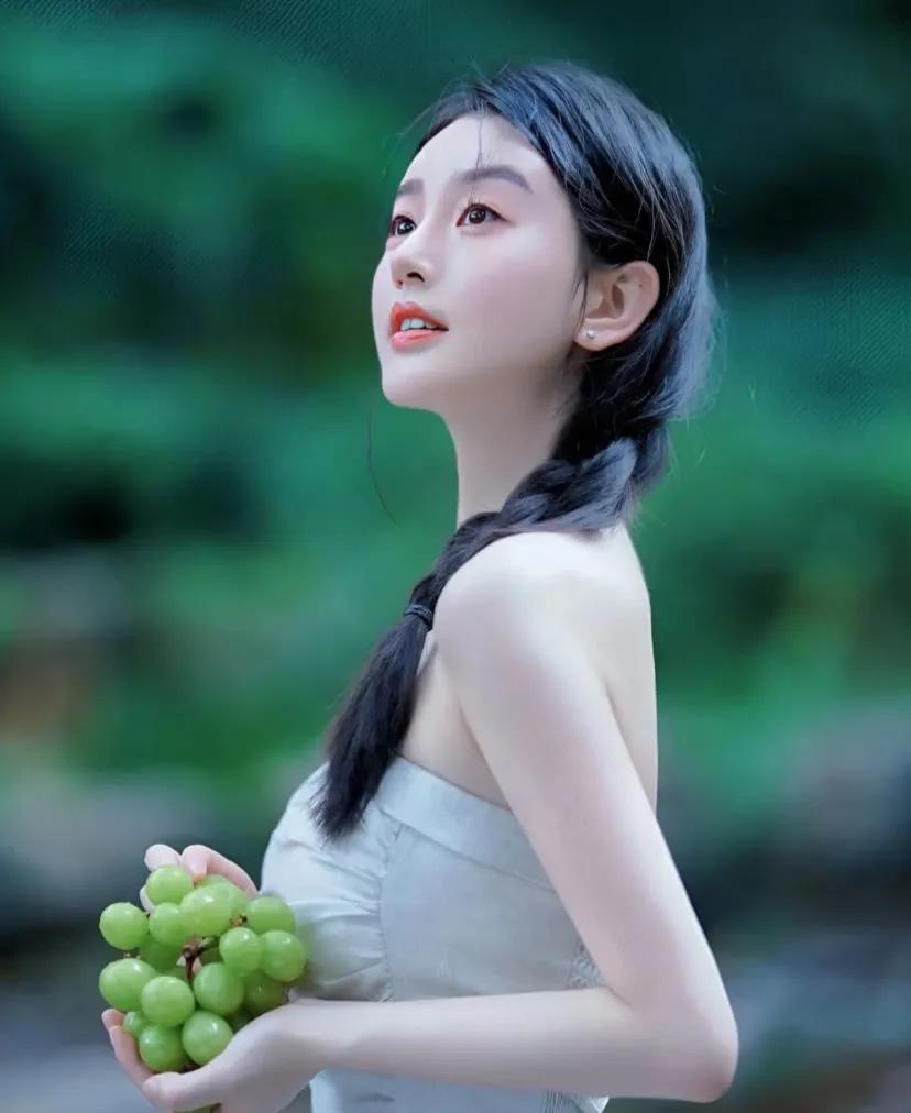 Beauty photo: Jungle art photo of a pure girl in Luosha long skirt ...