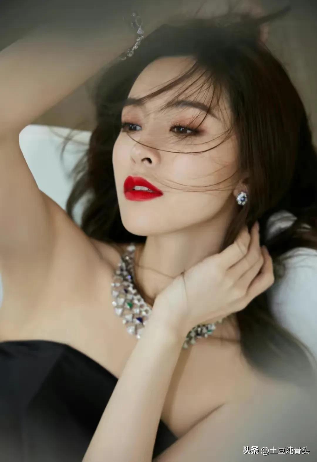 Janice Man black dress - iNEWS