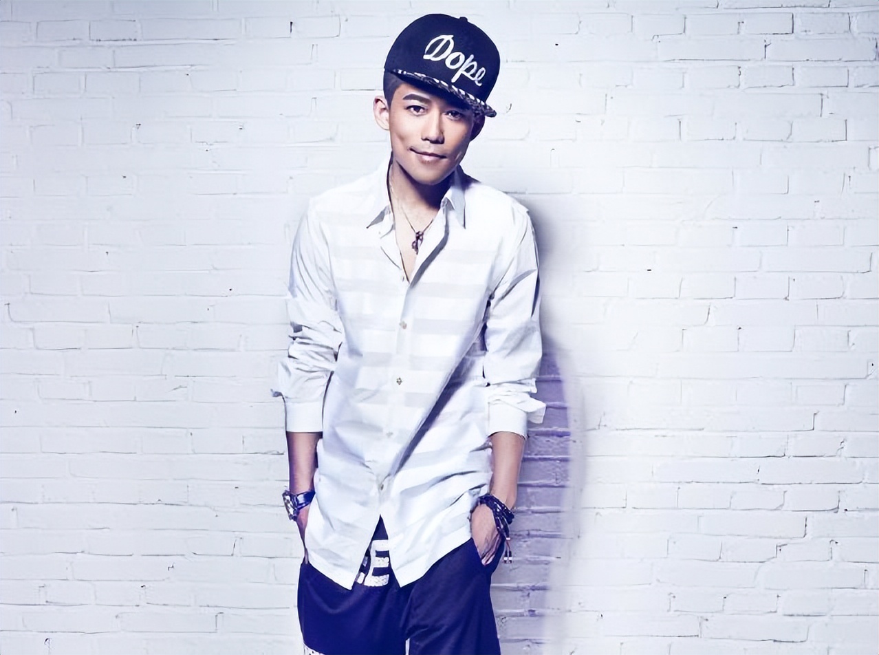 What is the original name of the singer Su Xing? - iMedia