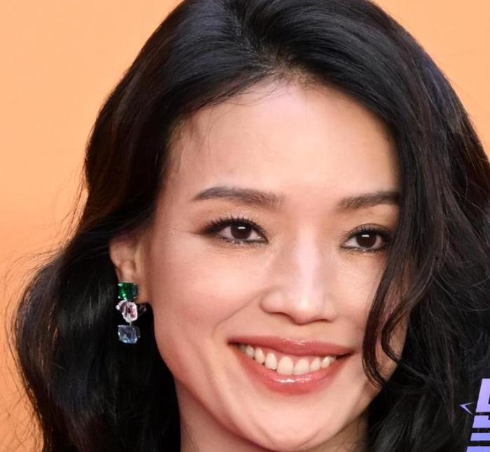 Actress activity picture: Nazha is tall and tall, Shu Qi is thinner ...