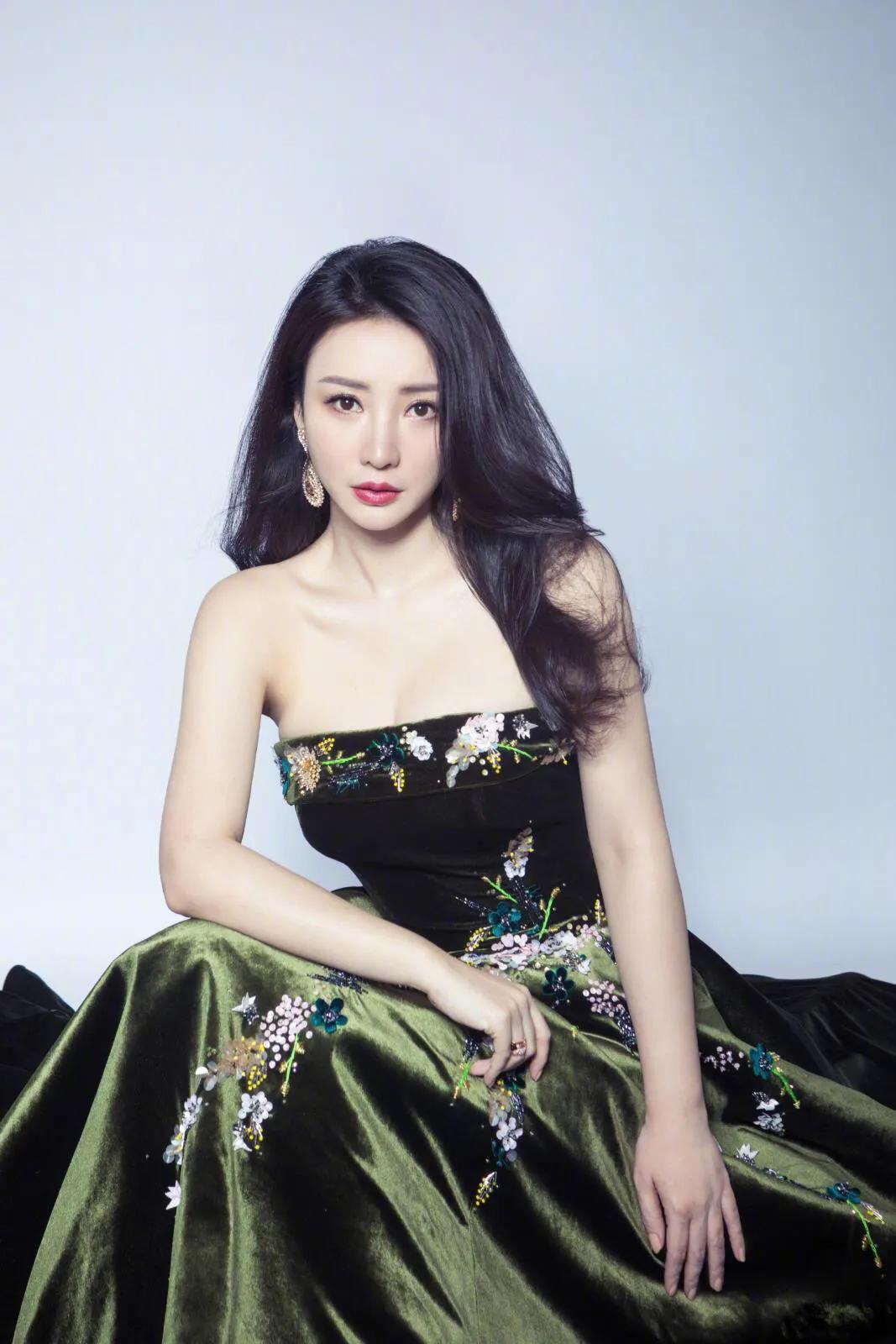 Goddess Liu Yan - iNEWS