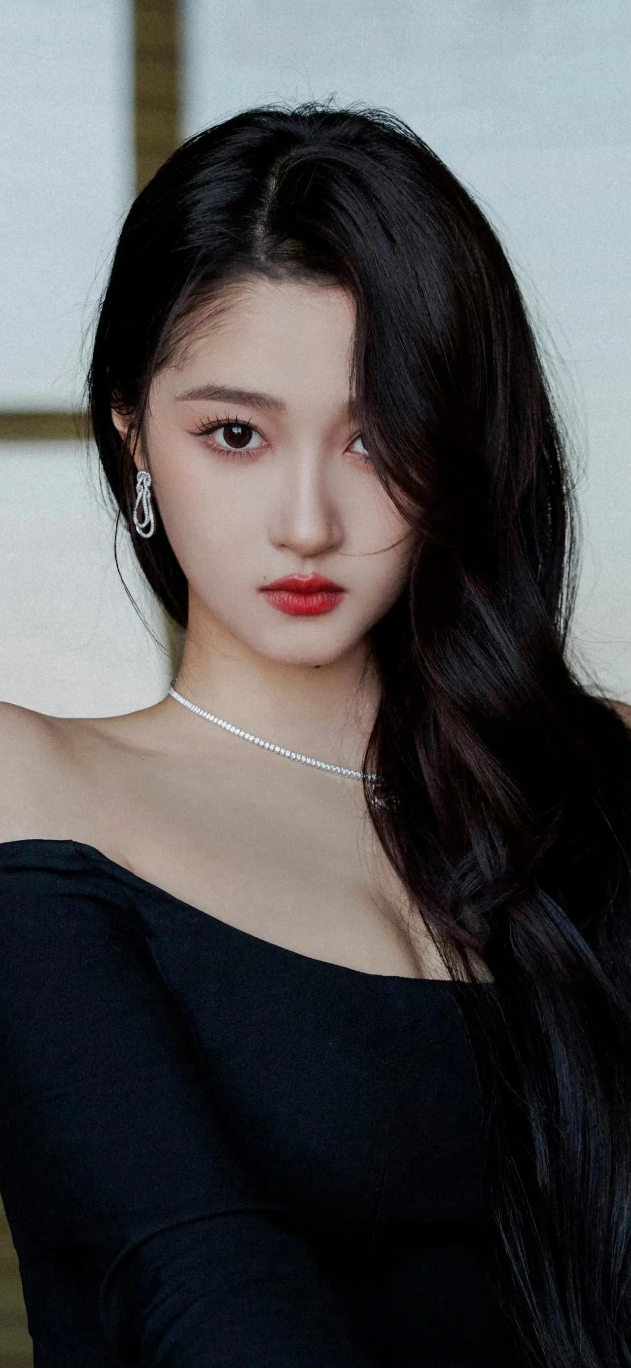 Star photo wallpaper | Guan Xiaotong & Yang Mi - iMedia