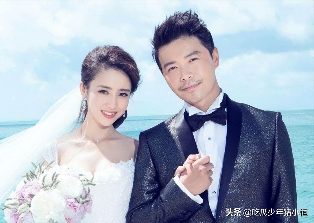 Chen Sicheng and a woman in a red dress had a dinner together, the two ...