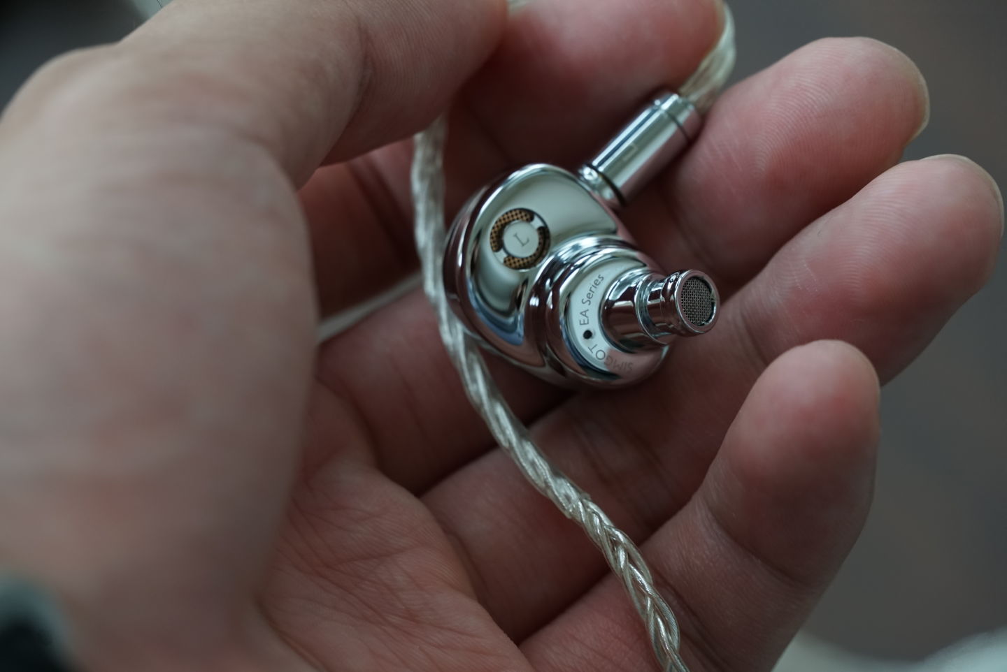 1.9T magnetic flux density, flagship dynamic earphone close to speaker ...