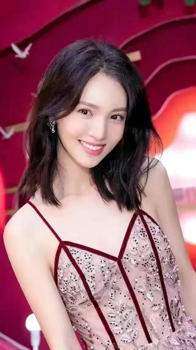 Beautiful and charming Jin Chen stunning photo - iNEWS