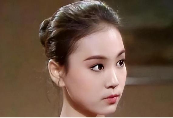 63-year-old Liu Xuehua has lived alone for 10 years, with the TV on 24 hours a day, behind her ...