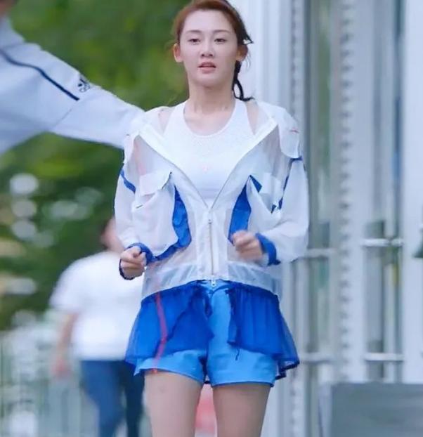 Sisters show their superior curves, Miao Miao dances with her own ...