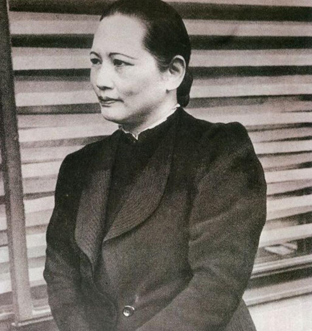 In 1981, Mr. Soong Ching Ling, who was seriously ill, made his public ...
