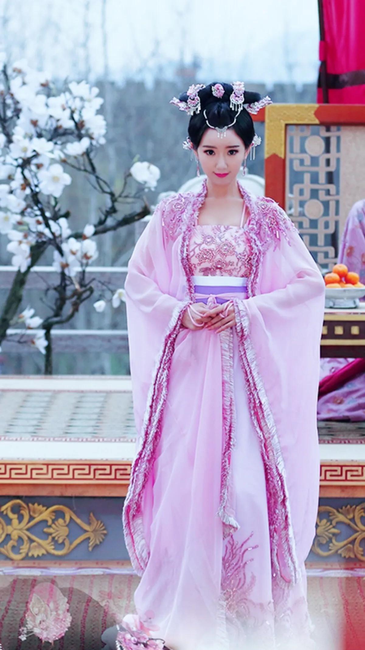 Mao Xiaotong, Li Changru - iNEWS