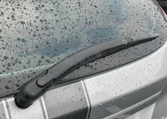 90% of people have overlooked that the "horizontal line" on the rear ...