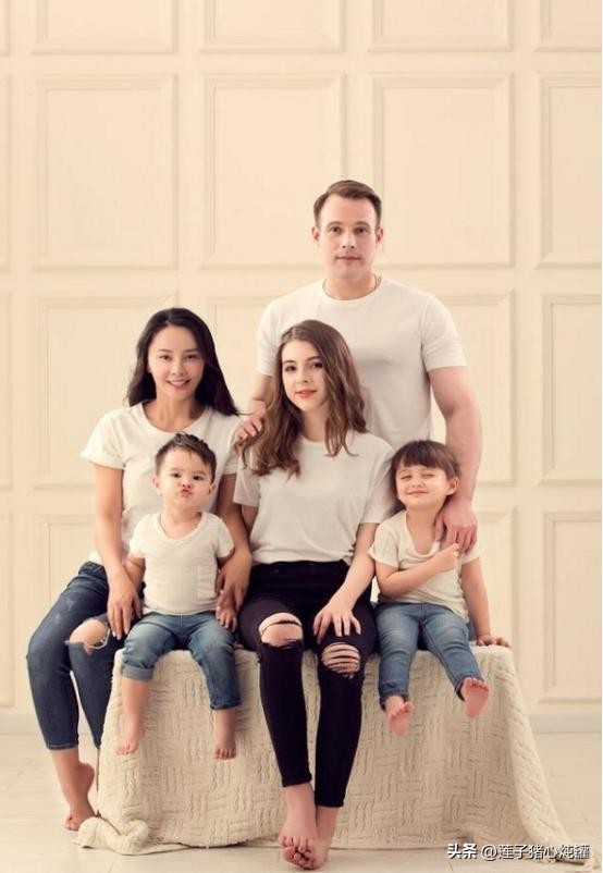 Ma Yashu attended the event with her foreign husband, the white dress ...