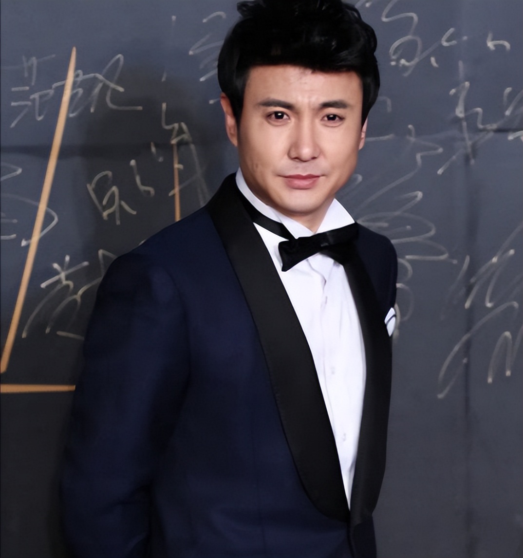 42-year-old Shen Teng loses weight and looks like Yang Yang!The swollen ...