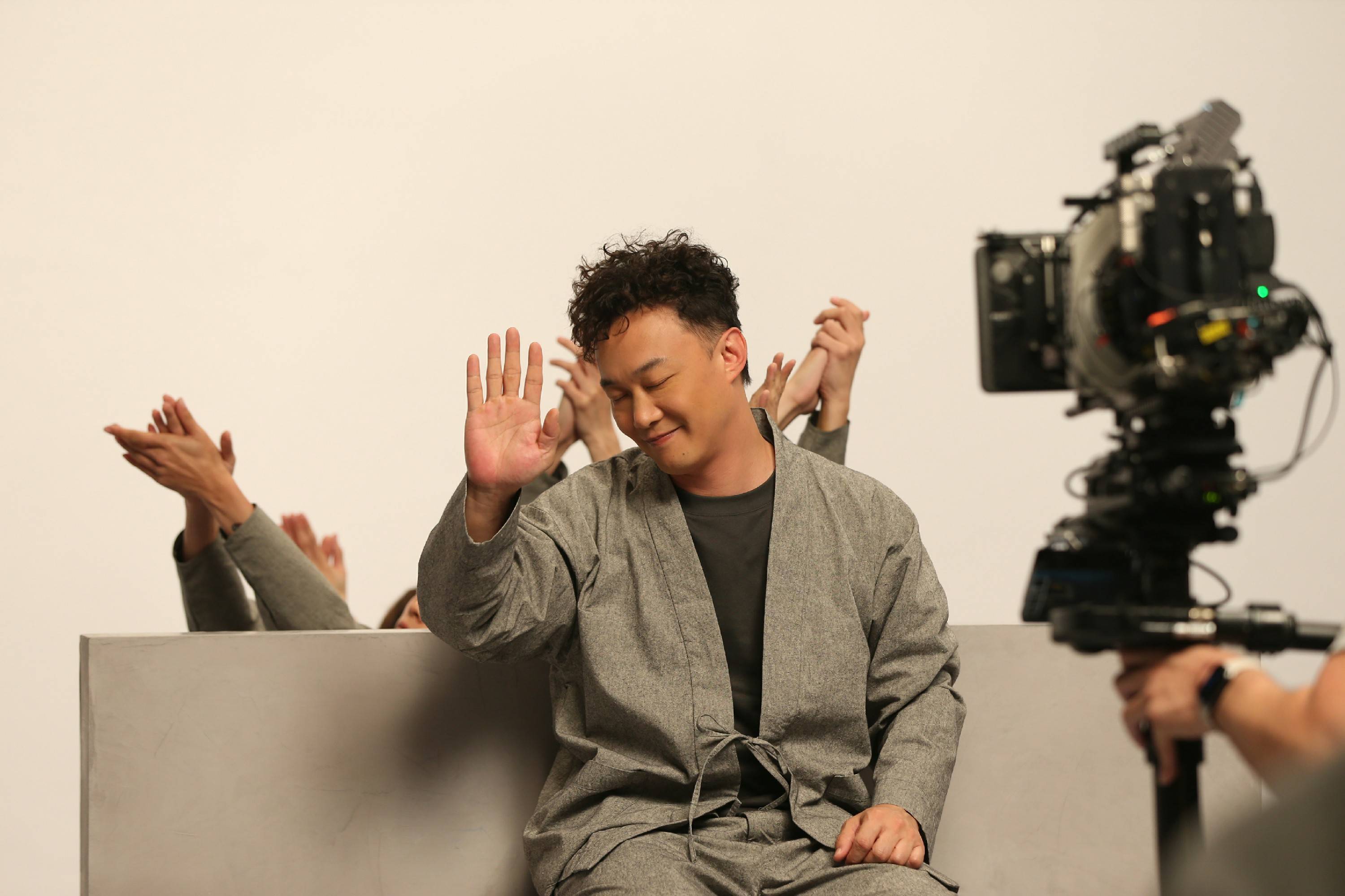 Eason Chan's new song "Master of Dust" was released after the concert ...