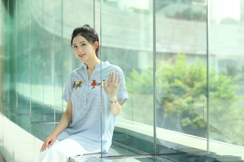 Mai Jing Ronghan, the second-generation star, appeared on the scene, with sweet facial features ...