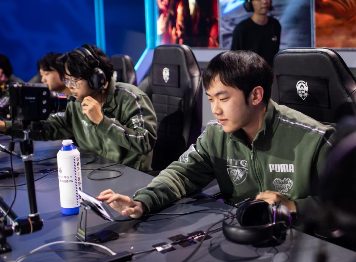 XYG stays at KPL basically stable. MTG, the enemy of a lifetime, is in dismal conditions. The ...