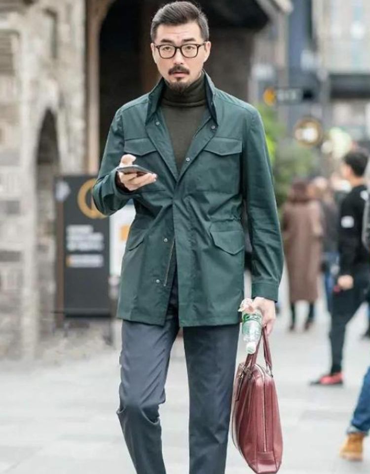 When men are getting older, it is recommended to wear less "greasy ...