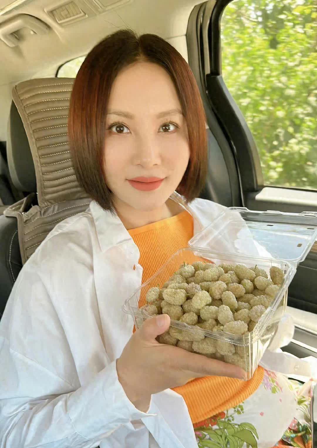 Tao Hong, a low-key and unmarried movie queen, is still beautiful at ...