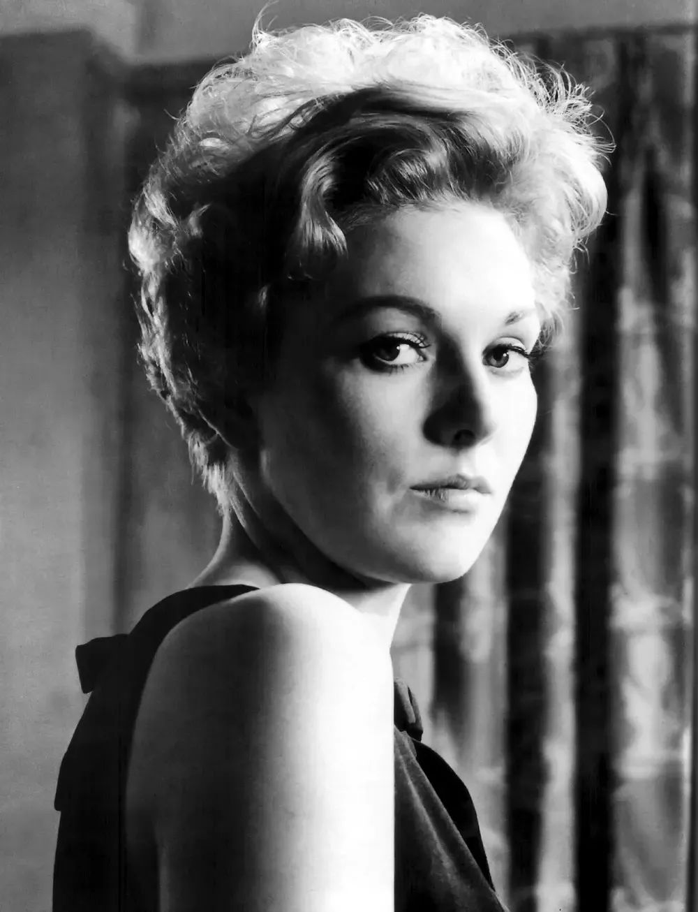 Lavender blonde Kim Novak: Her sexiness is a blaze of flames buried ...
