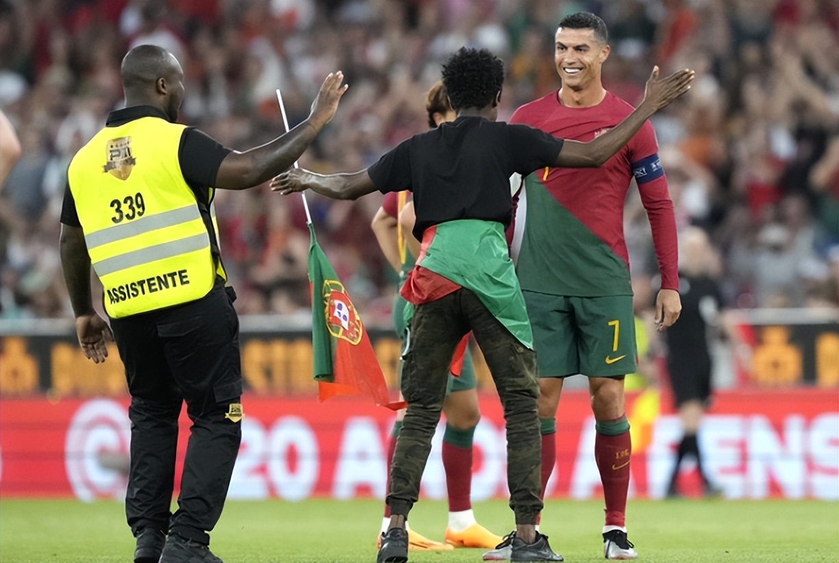 Ronaldo held up to invade extreme fans - iMedia