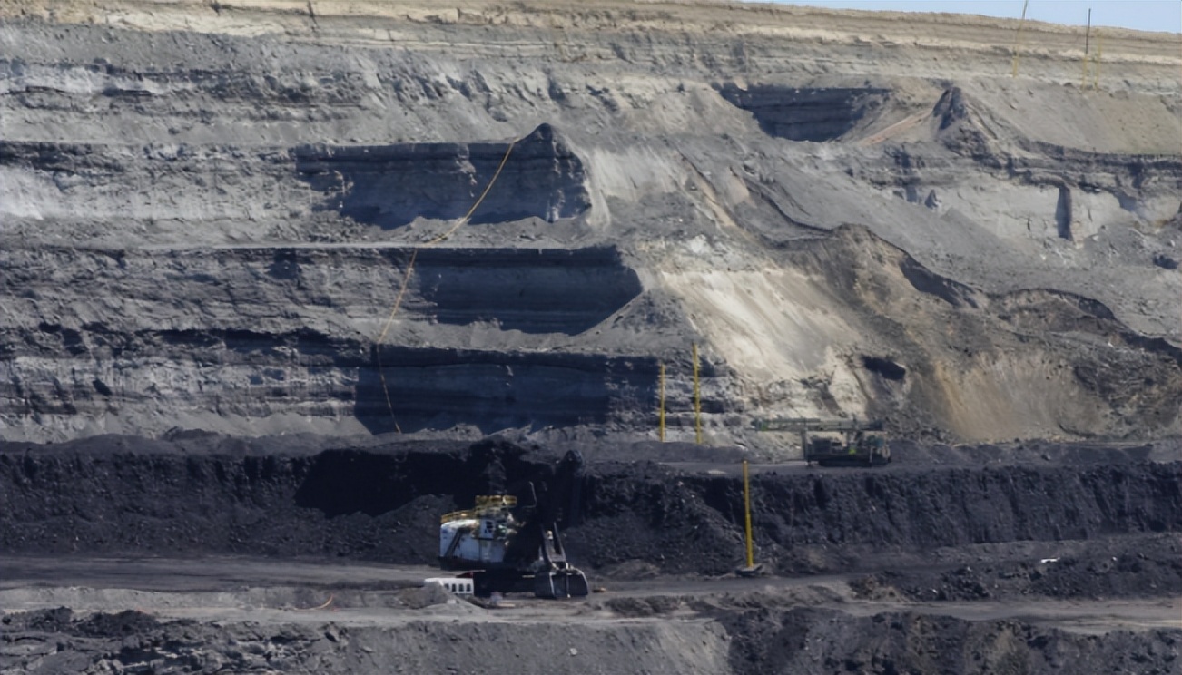 The coal seam is 1 kilometer thick and stretches for thousands of ...