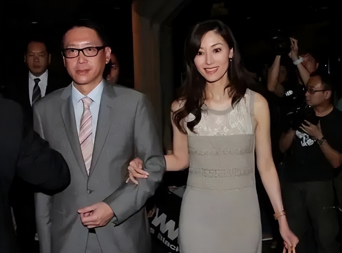 52-year-old Michelle Reis looks scary because she has done too many evil things! At the age of ...