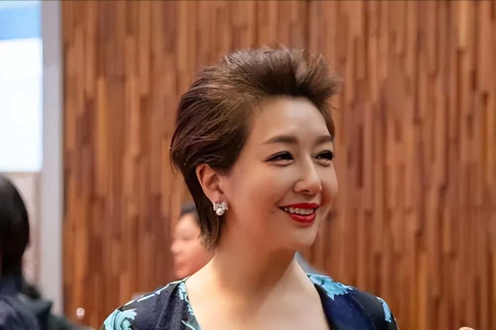 Jiang Shan: "Have fun" with Wang Zhiwen, show Yang Zhigang's buttocks ...