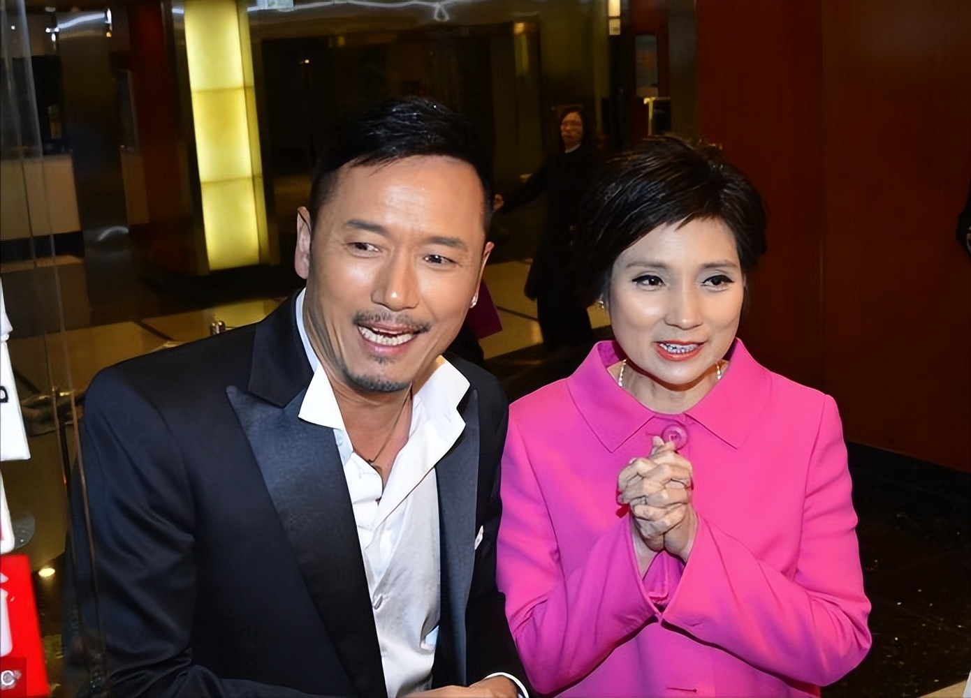 The recent photos of Qi Meizhen and Miao Qiaowei were exposed, and they ...