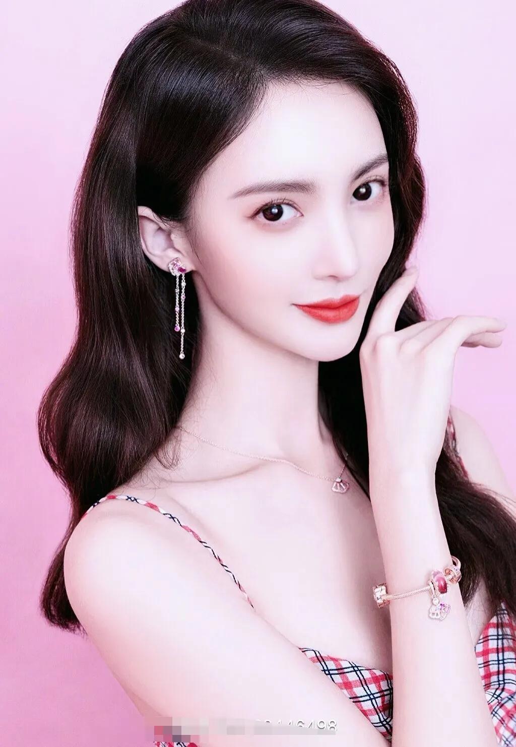 Beautiful photos of Jin Chen - iNEWS