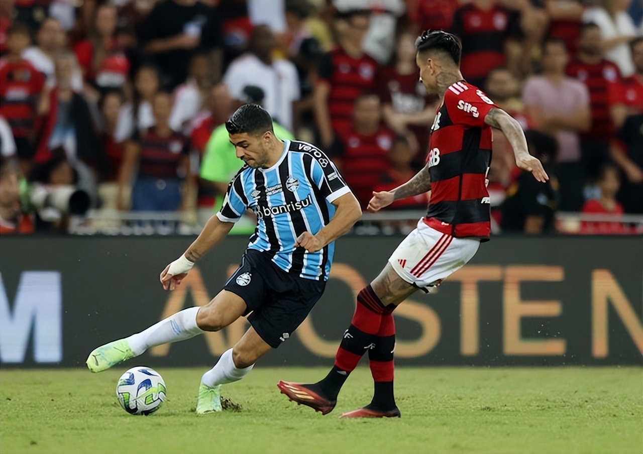 Suarez has a serious knee injury or needs an artificial knee ...