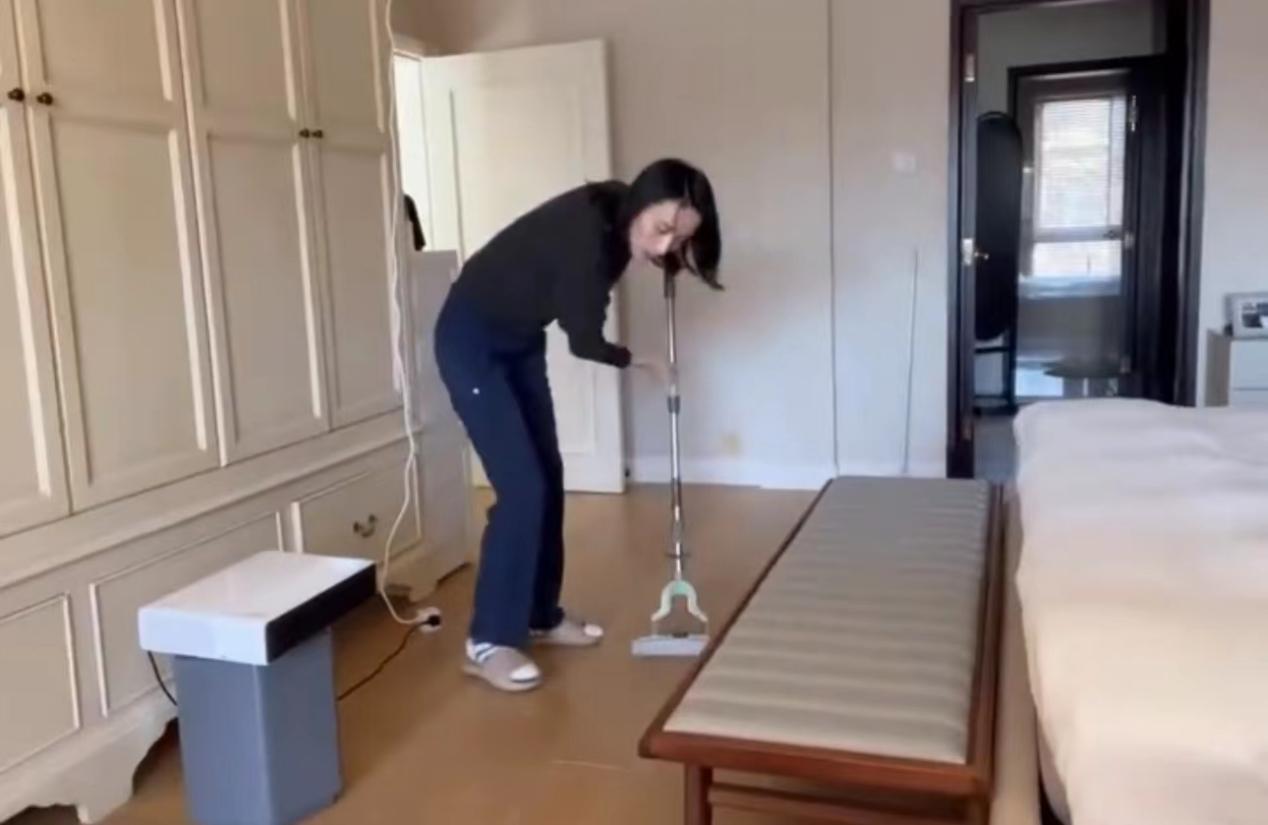 Haiha Jinxi family cleaning!Wipe the wall and wipe the ground quickly ...