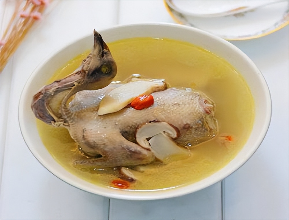 As the saying goes, "one pigeon wins nine chickens"?Eat pigeon meat ...