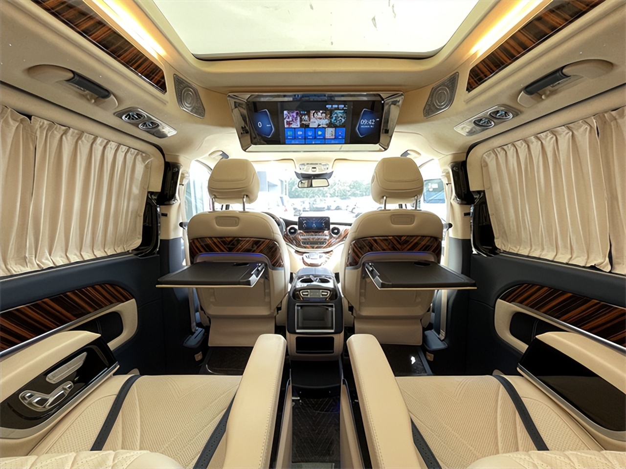 Mercedes-Benz V260L high-roof refitted commercial vehicle, 'Quiet Road ...