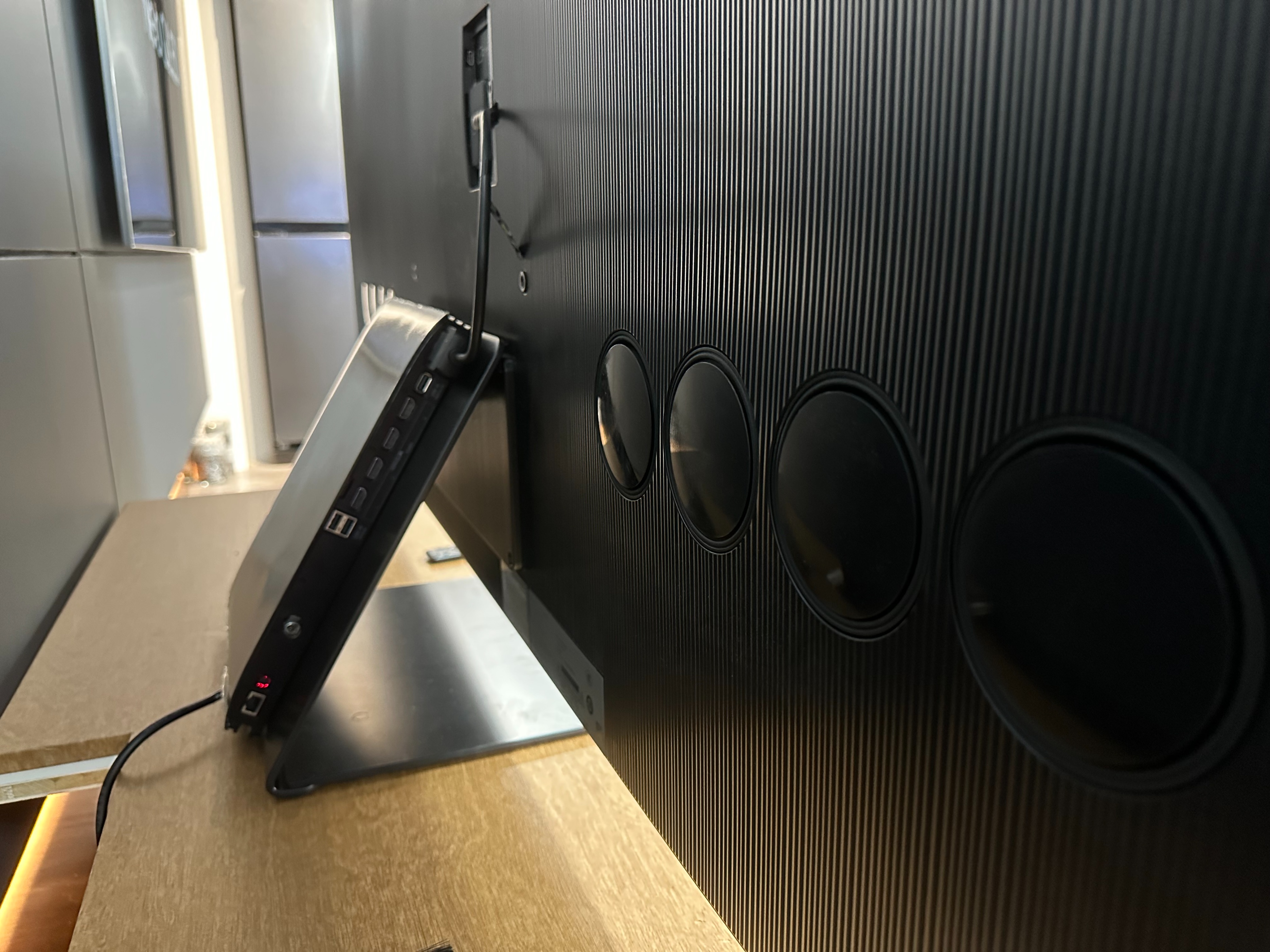 OLED TV ceiling? Samsung S95Z experience: amazing design and "dazzling ...