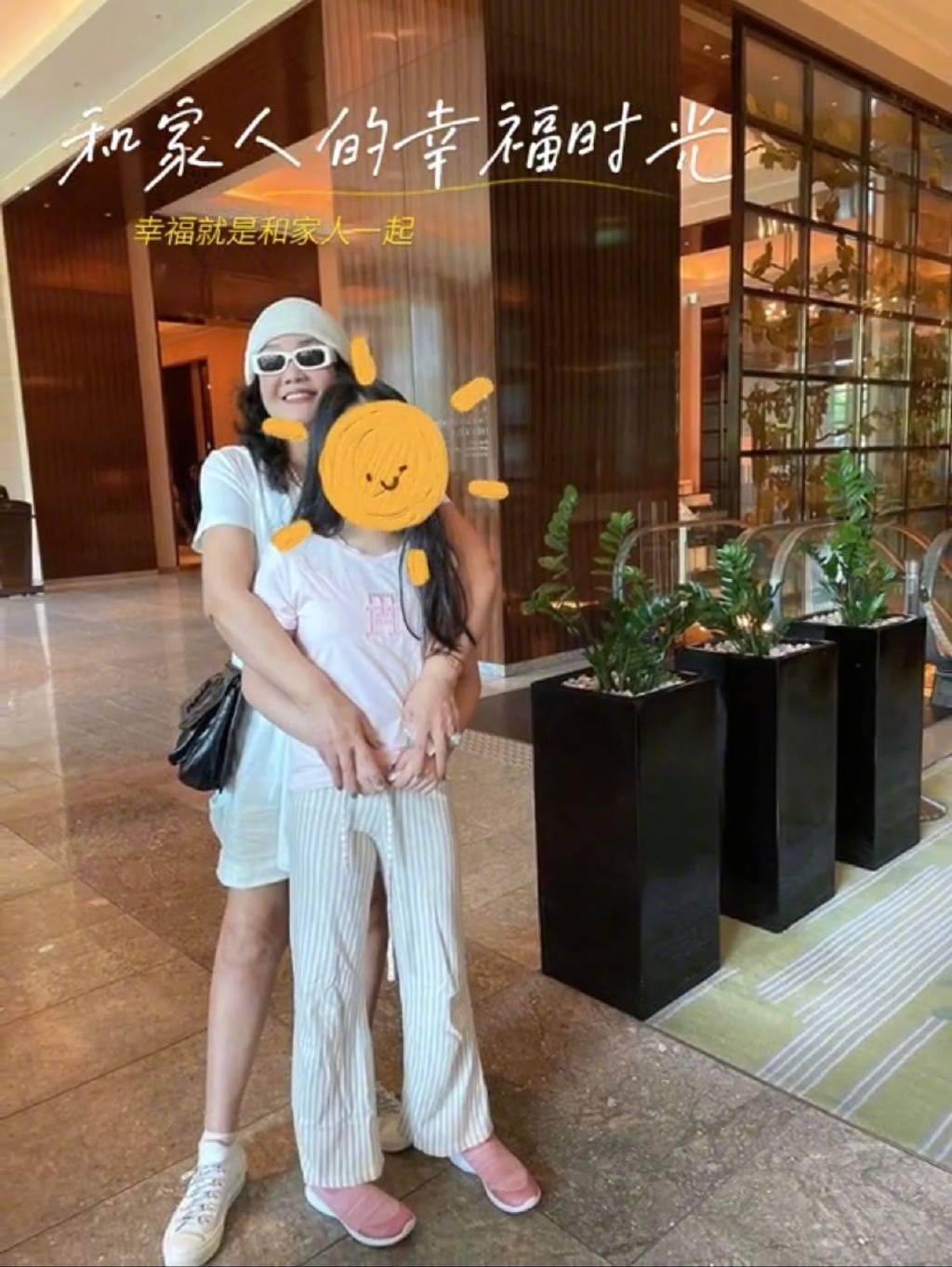Zhang Lan took a group photo with his granddaughter Xiaoyue, netizens ...
