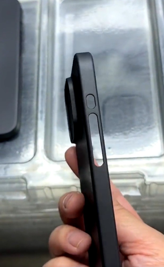 The ancestral mute button is really gone! Apple iPhone 15 Pro Max ...