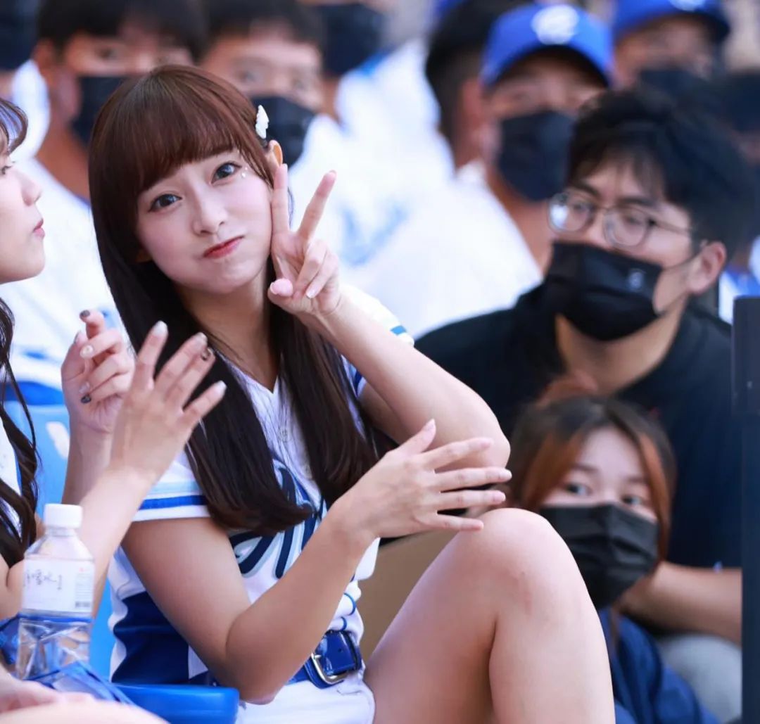 Taiwan Cheerleading Series 1 This will make everyone confused! Is cheerleading all this blown up ...