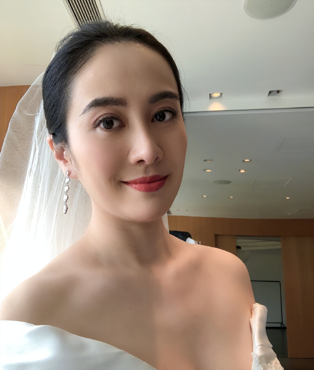 shame! 43-year-old Michelle Ye officially announces her marriage ...